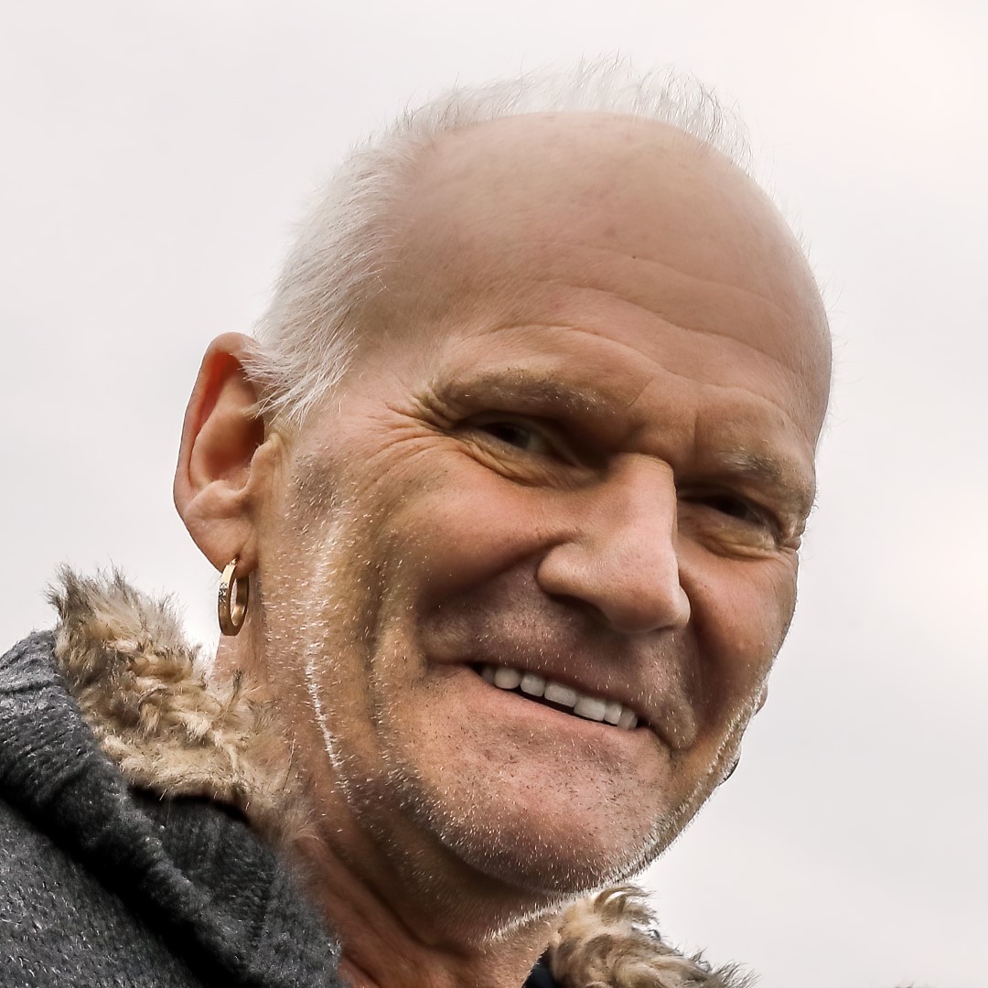 Lars, een schilder die uiteindelijk zijn geluk vond tussen de witte lijnen.